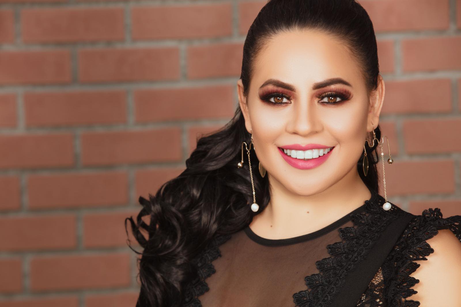 La actriz y productora mexicana Vicky Contreras brilla en Hollywood ...