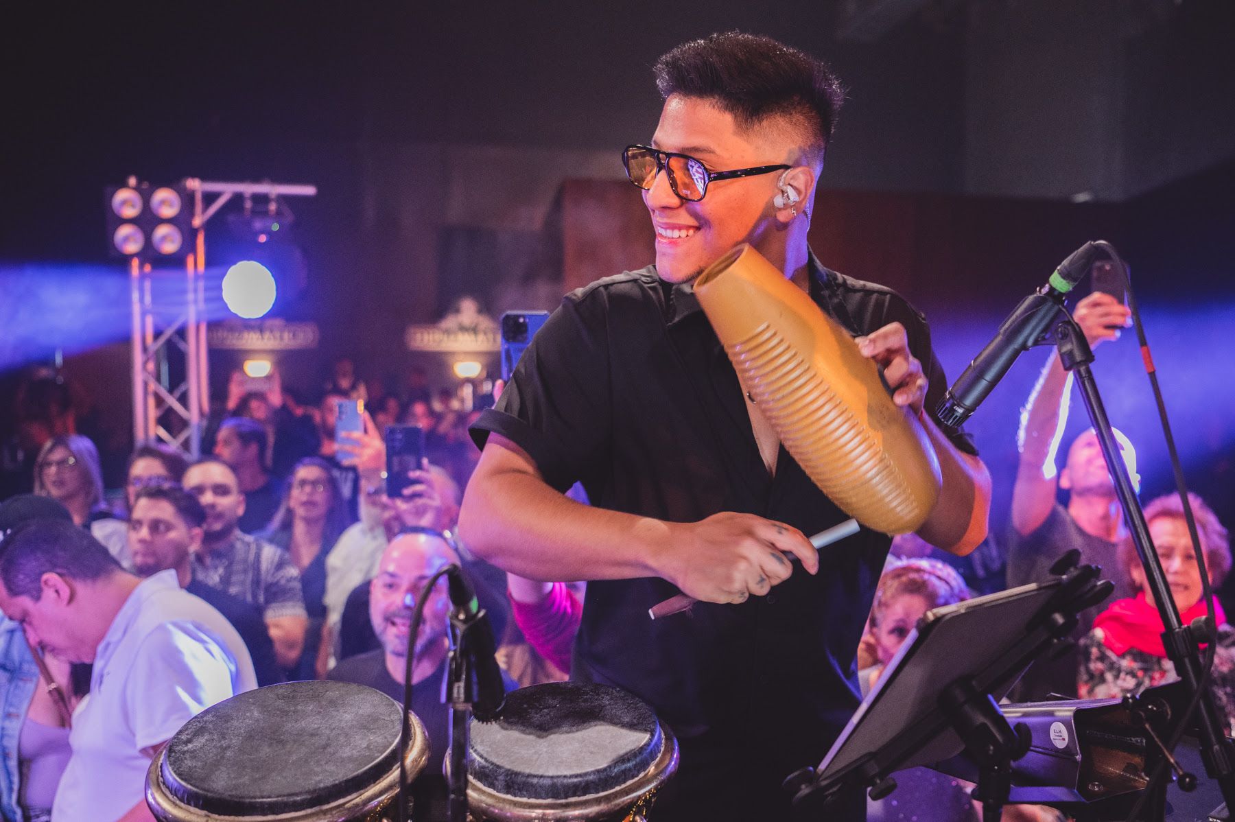 José Miguel Frías, el percusionista venezolano que brilla junto a ...